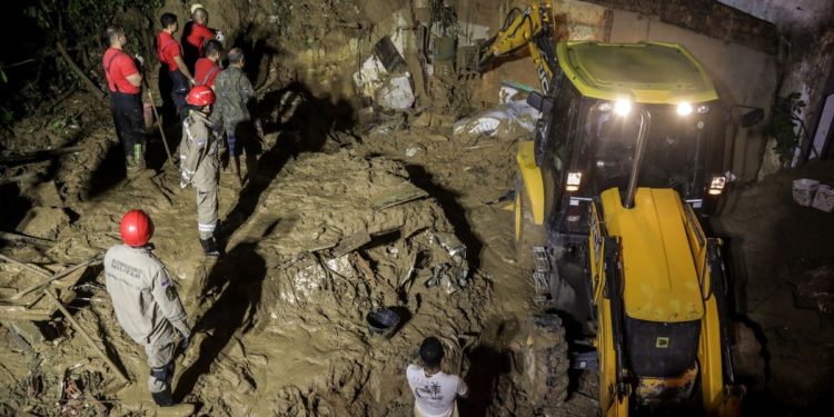 Número De Muertos Por Las Fuertes Lluvias Al Noreste De Brasil Aumenta
