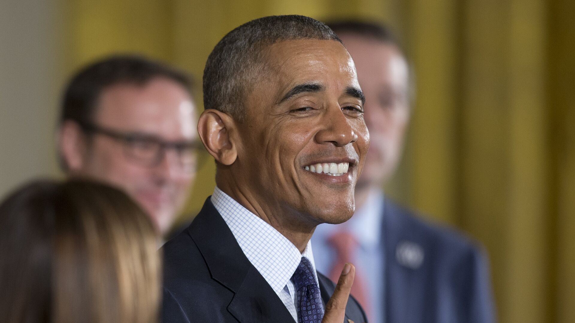 Obama gana el premio Emmy a mejor narrador - El Quinto Elemento TV ...