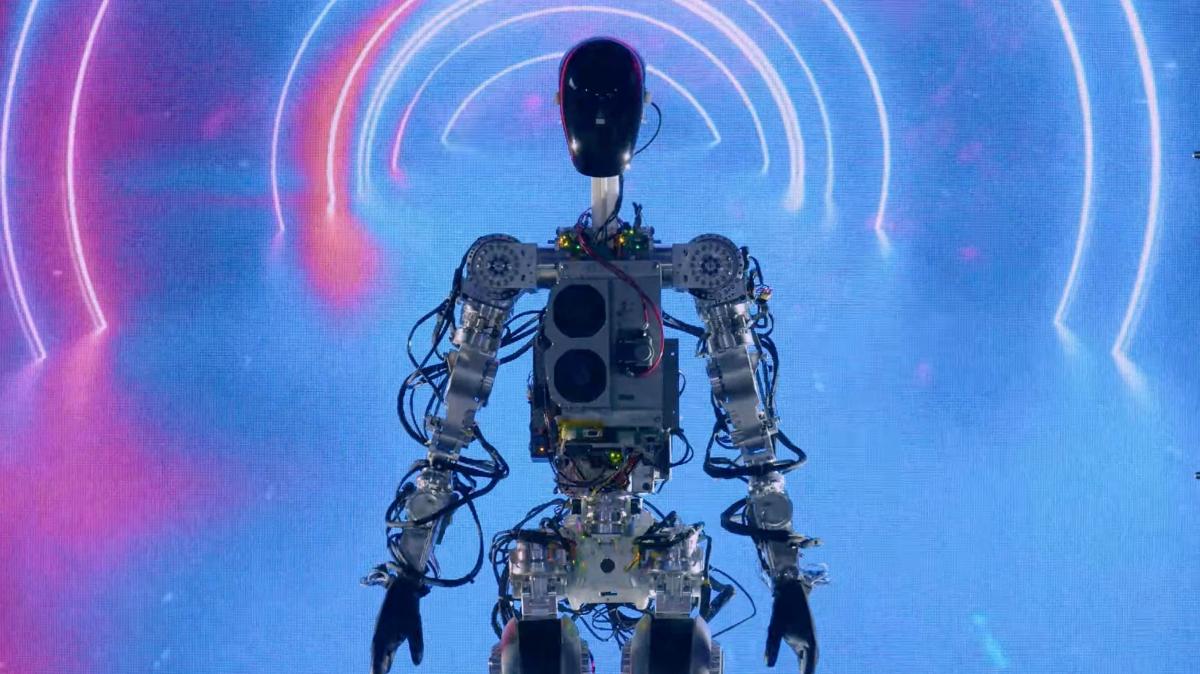 Elon Musk presenta a "Optimus" el robot humanoide que riega las plantas ...